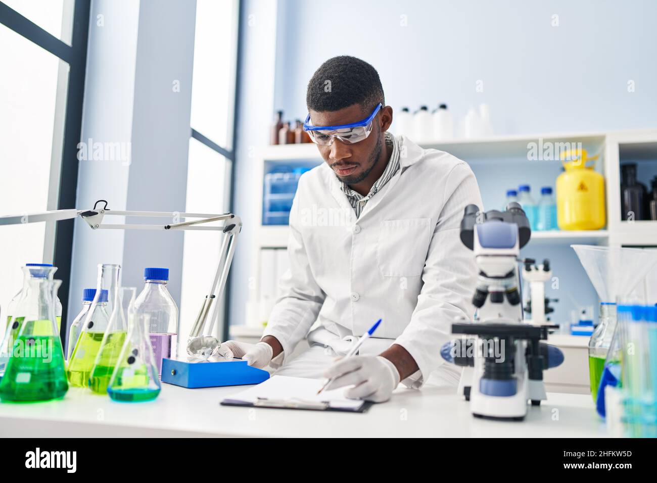 Lab diamond machine hi-res stock photography and images - Alamy