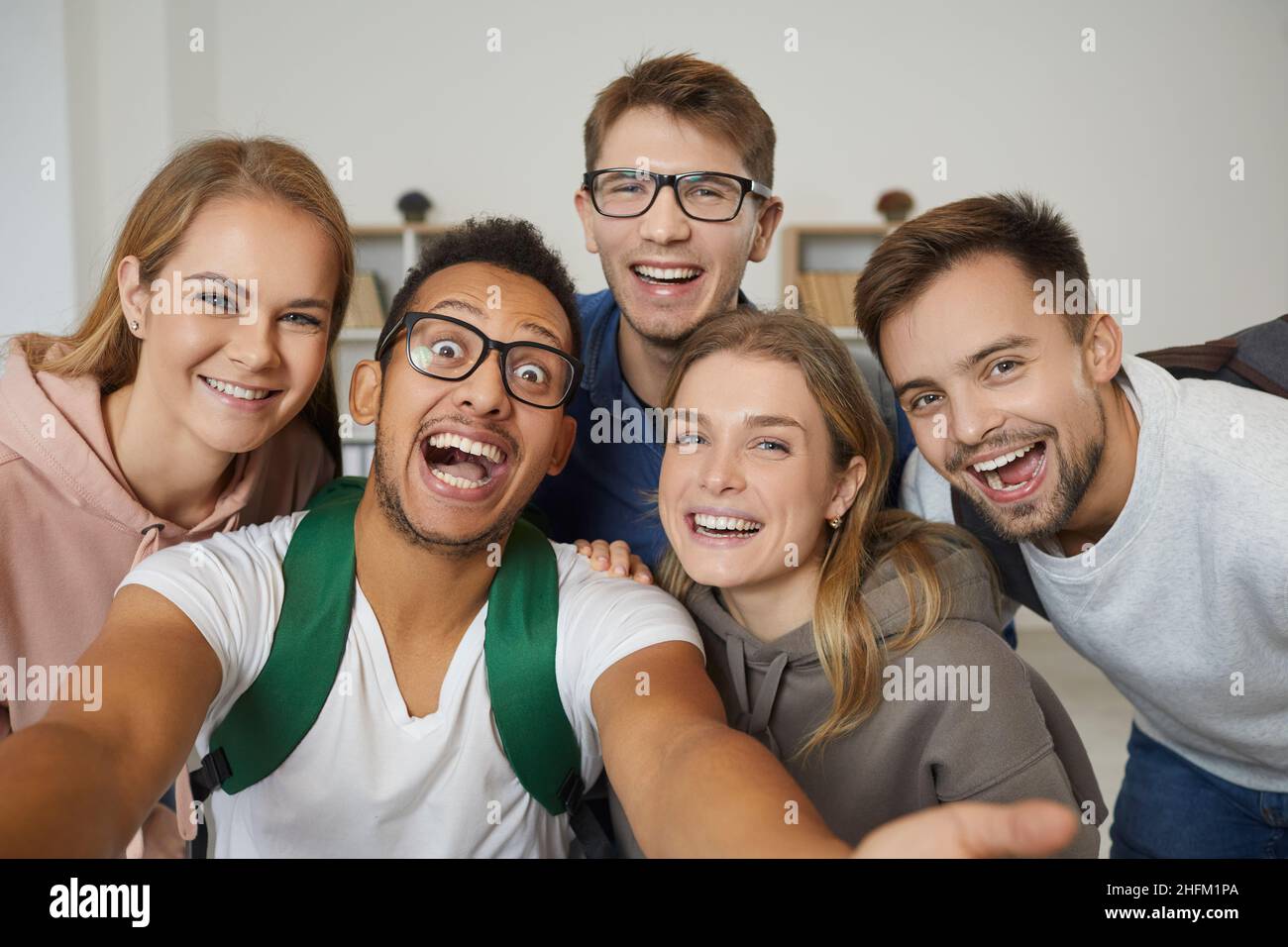 Young college student selfie hi-res stock photography and images - Alamy