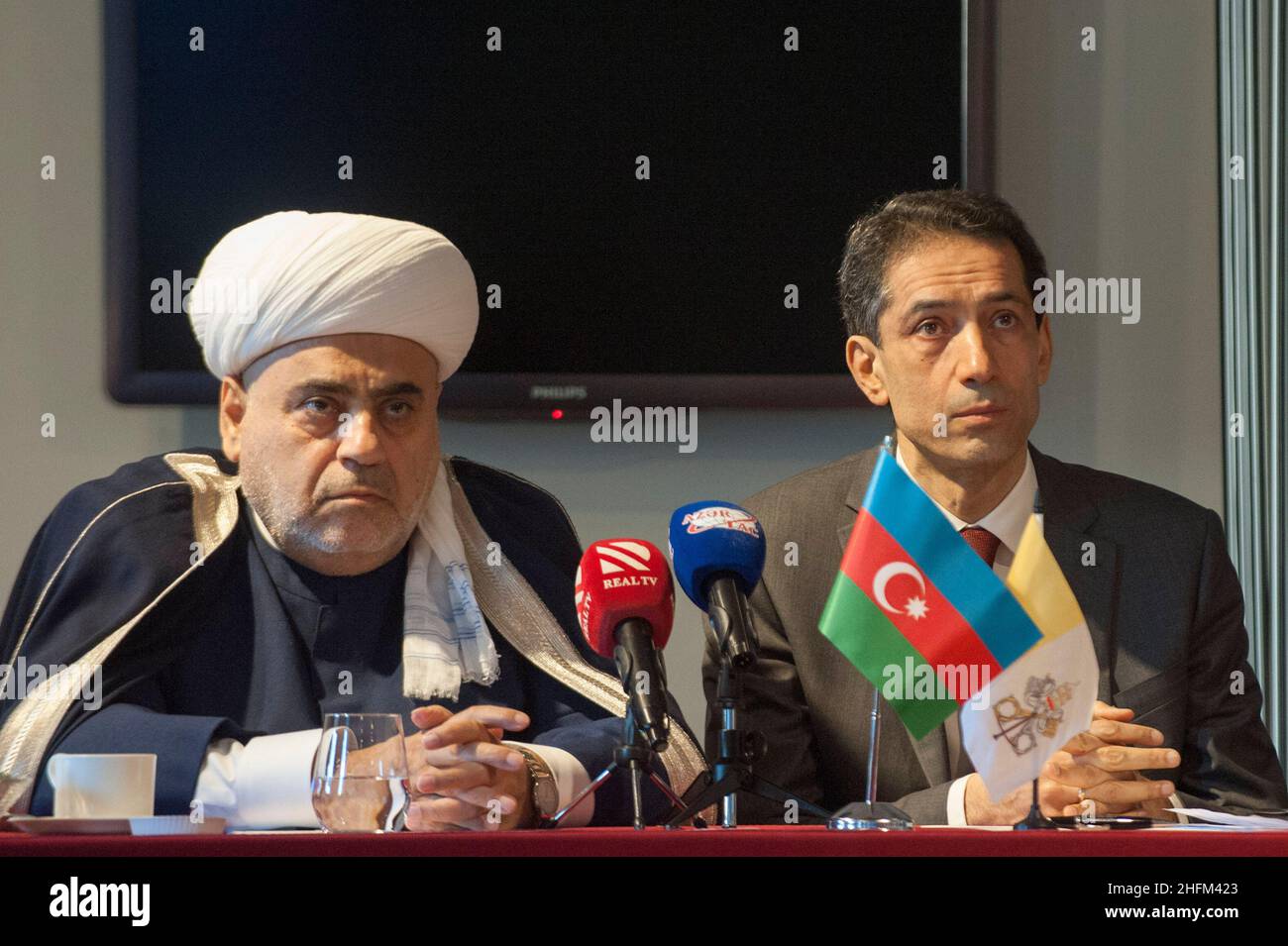 Inter religious hi-res stock photography and images - Alamy