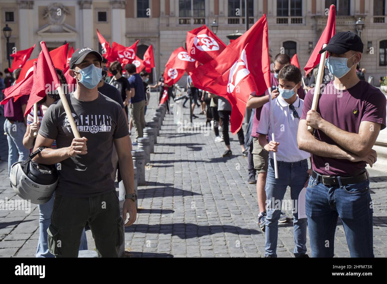 Fronte della gioventa1 comunista hi-res stock photography and images ...