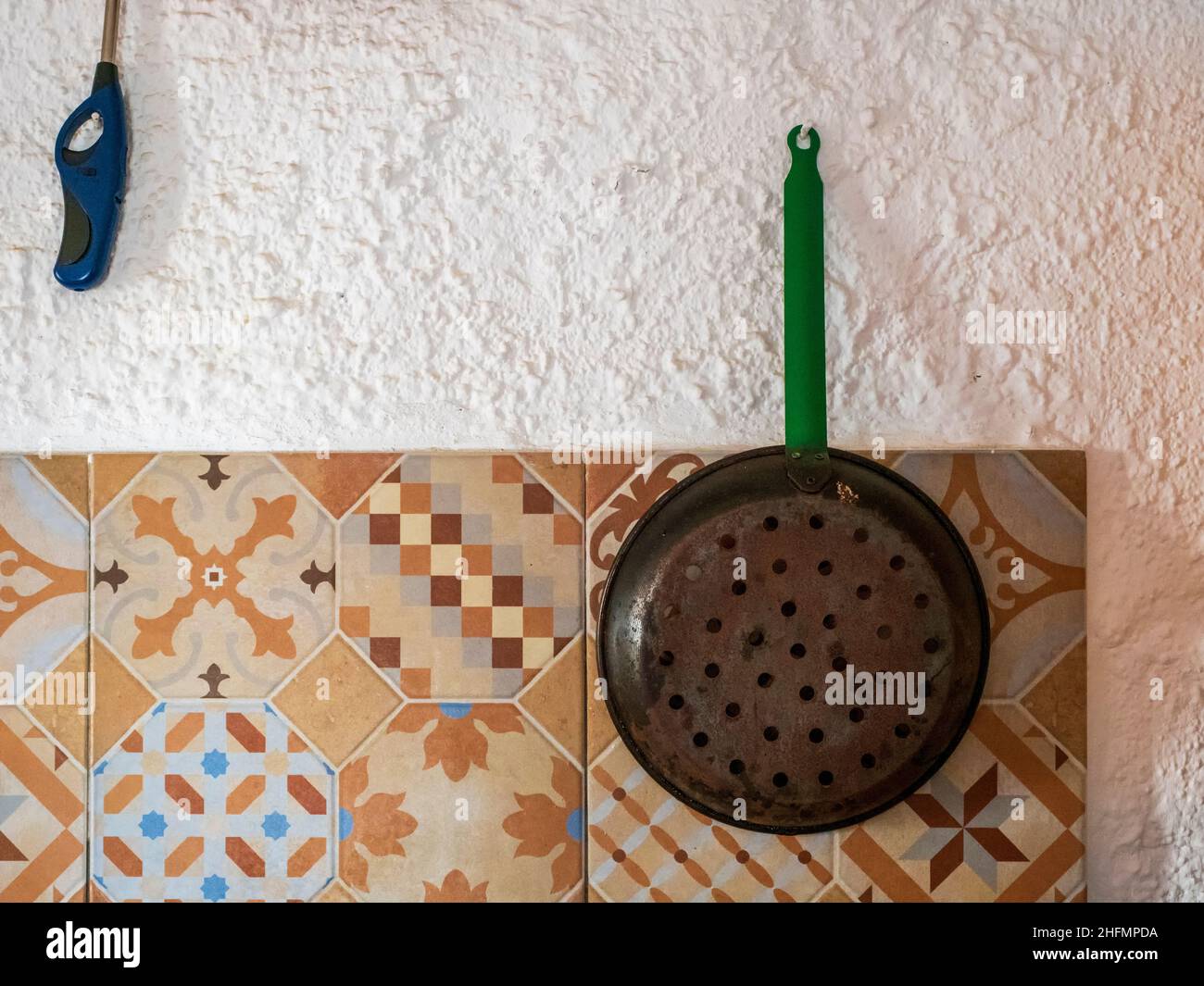 Hanging utensils hi-res stock photography and images - Alamy