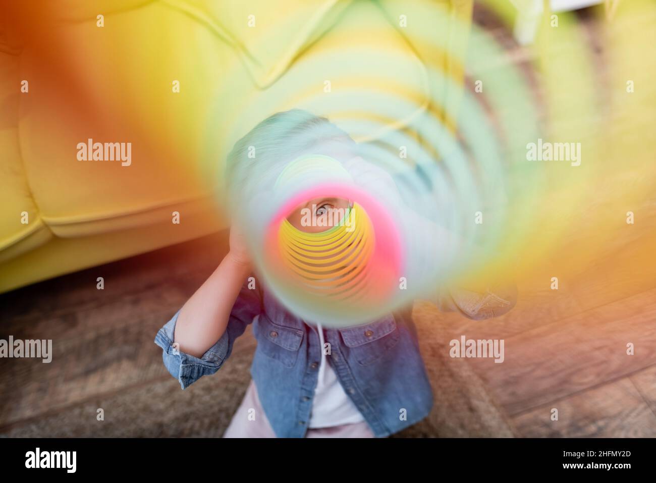 Child looking through camera hi-res stock photography and images - Alamy