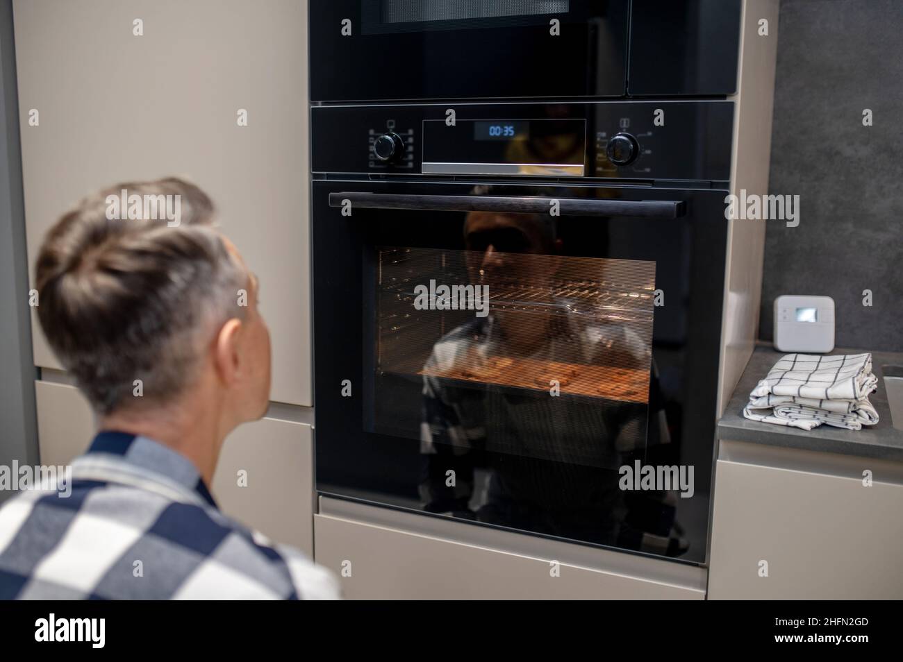 Back view man crouching hi-res stock photography and images - Alamy