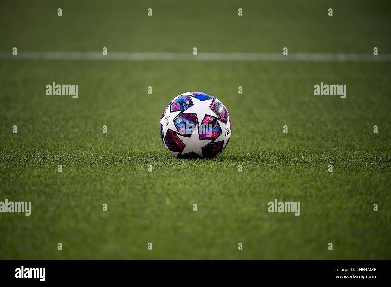 Ucl round of 16 hi-res stock photography and images - Alamy