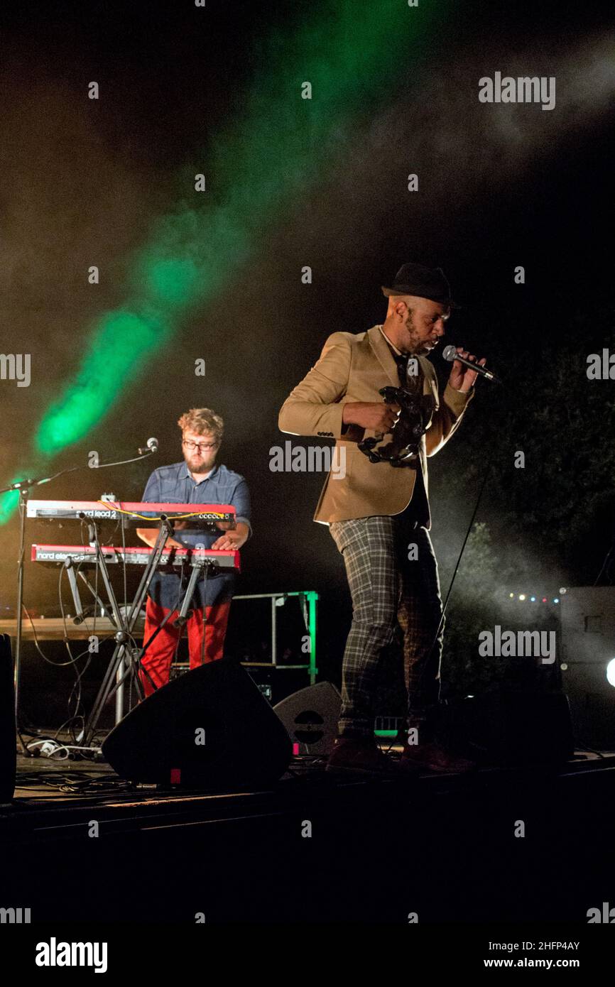 Mojo band hi-res stock photography and images - Alamy