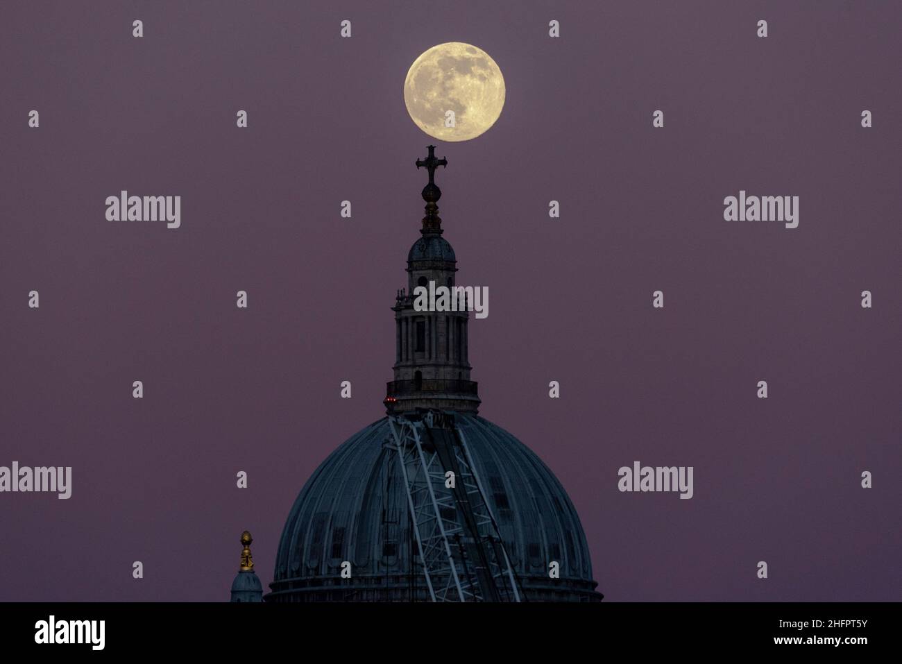 London, UK. 17 January 2022. UK Weather – The first full moon of the ...
