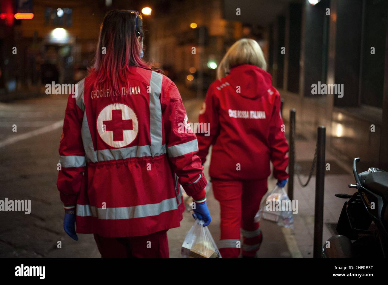 Valeria Ferraro /LaPresse news November 14, 2020 Naples ItalyVolunteers ...