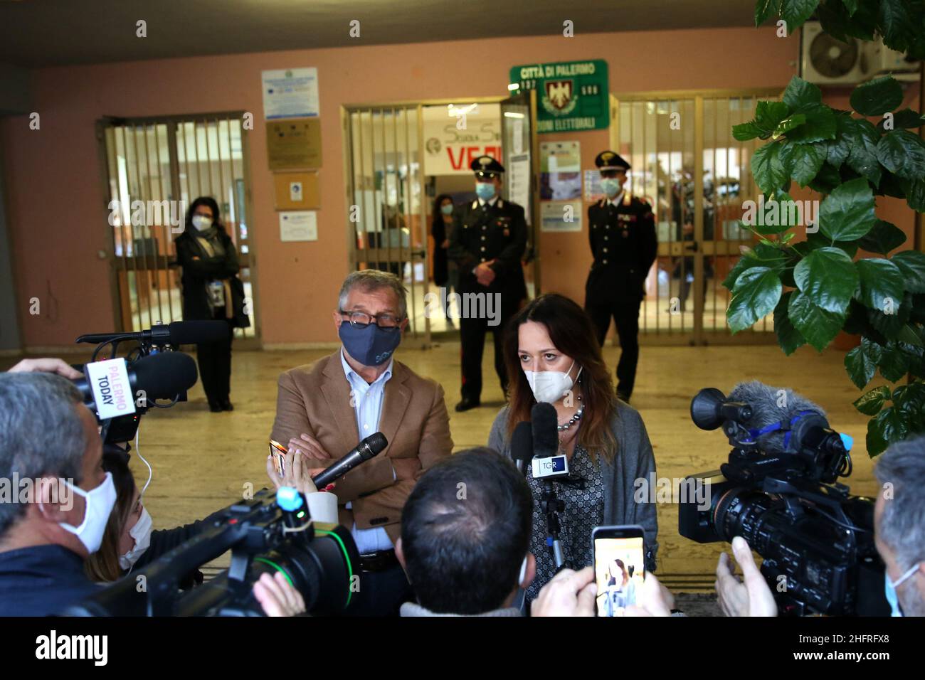 Scuola media vittorio emanuele orlando hi-res stock photography and ...
