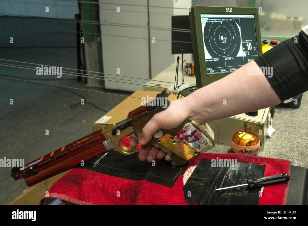 Sport pistol scoring an Inner 10 Stock Photo - Alamy