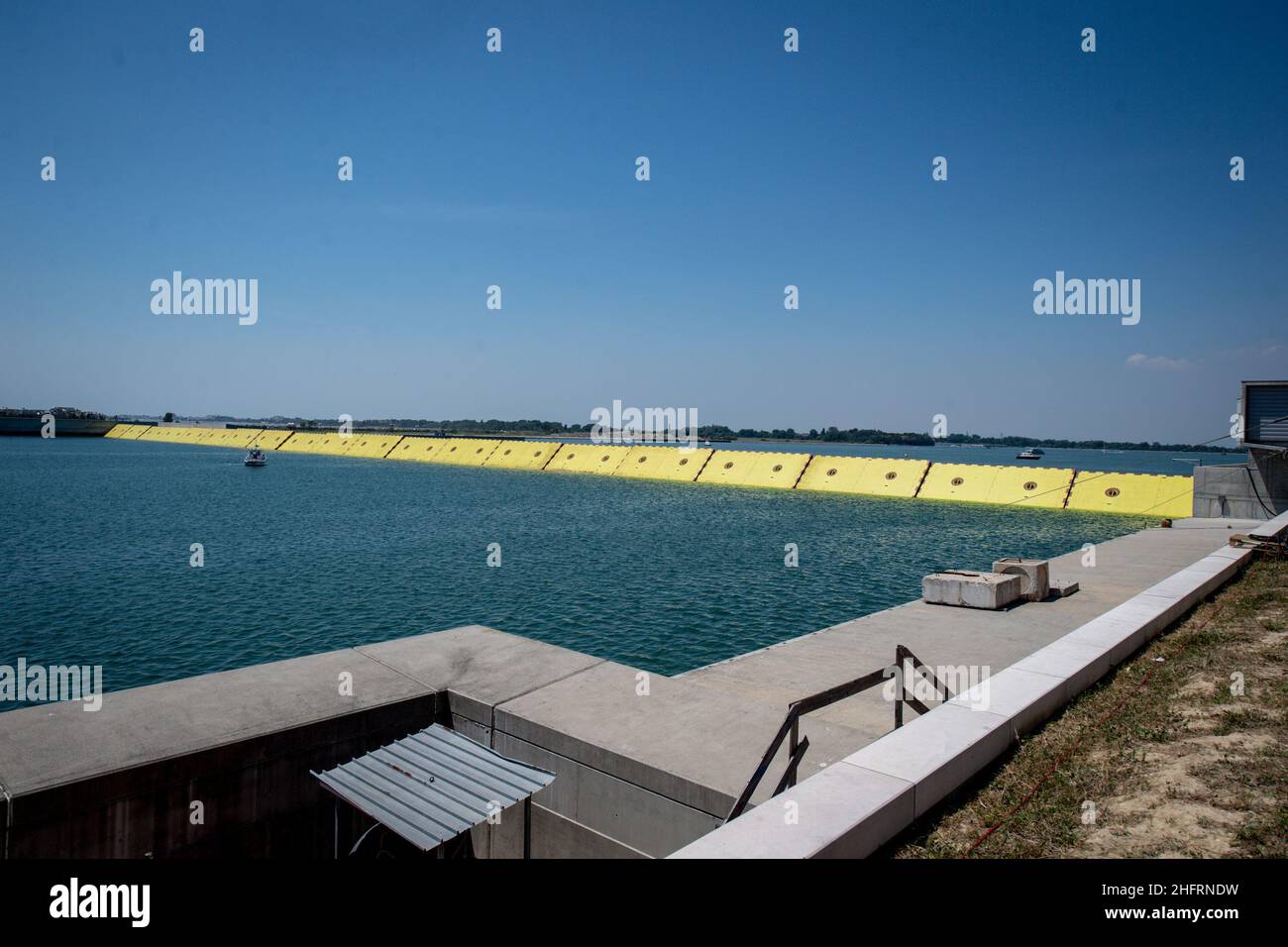 Diga barriera hi-res stock photography and images - Alamy