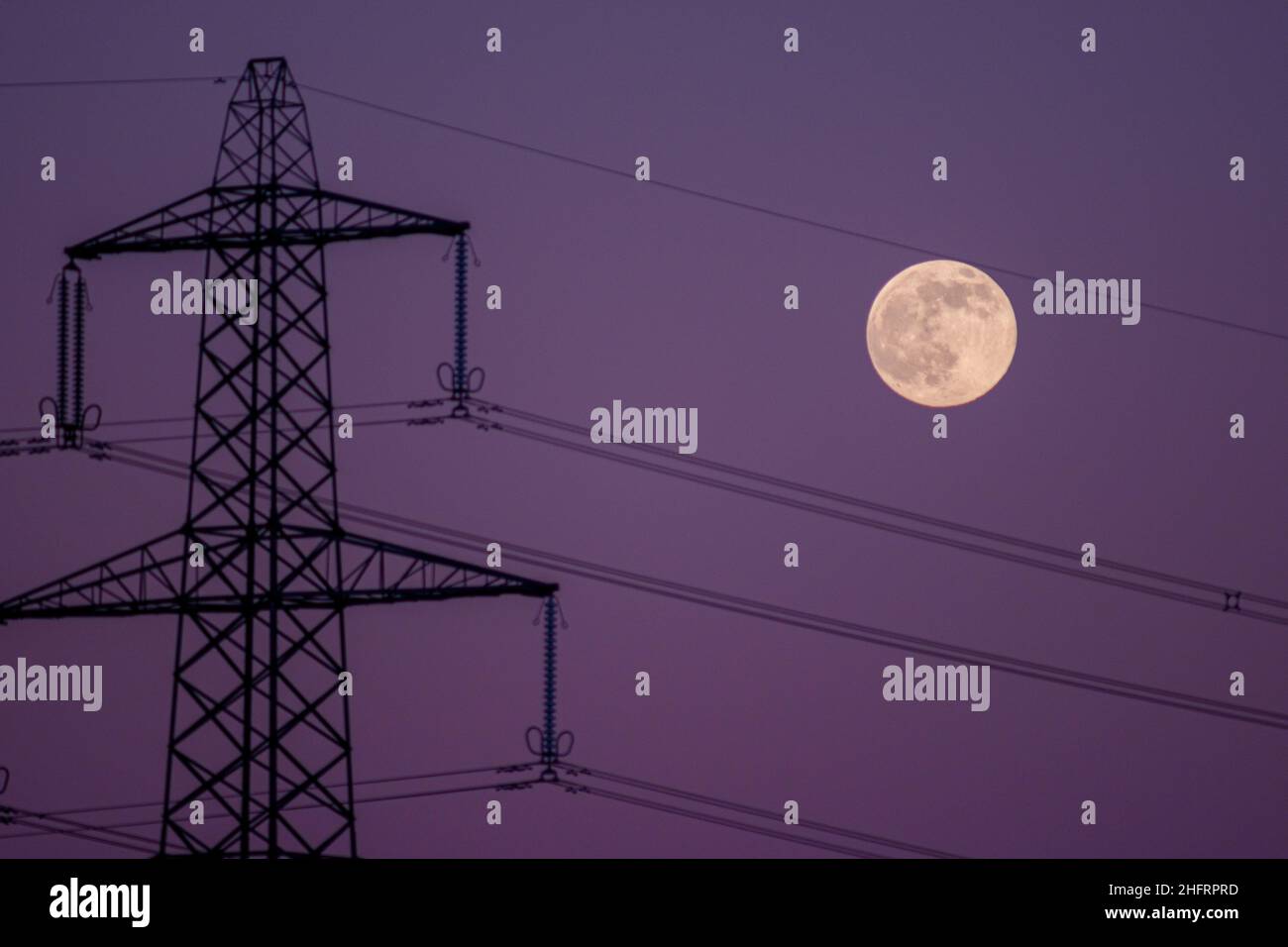 Hale, New Forest, Hampshire, UK, 17th January 2022. Clear evening skies ...