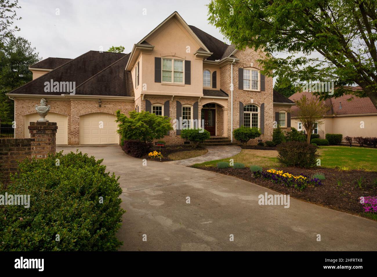Showcase home exterior hi-res stock photography and images - Alamy