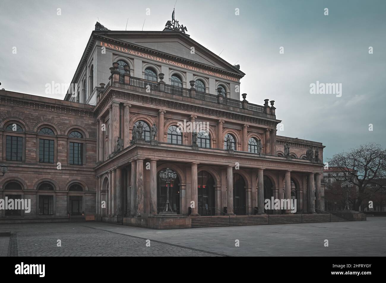 The opera house in Hanover early in the morning Stock Photo - Alamy