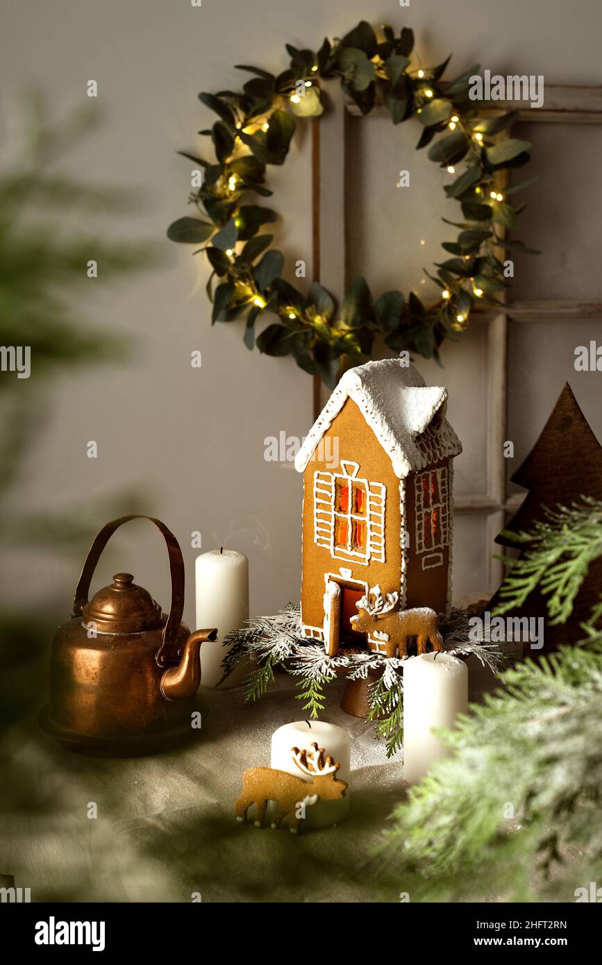 Gingerbread house icing decor hi-res stock photography and images - Alamy