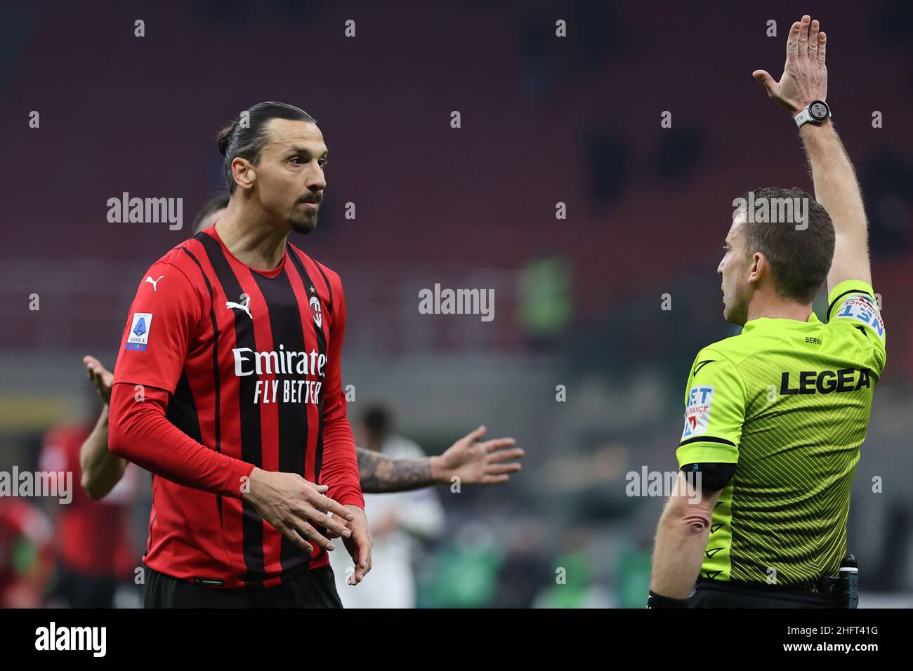 Zlatan Ibrahimovic of AC Milan protests with Referee Marco Serra during ...
