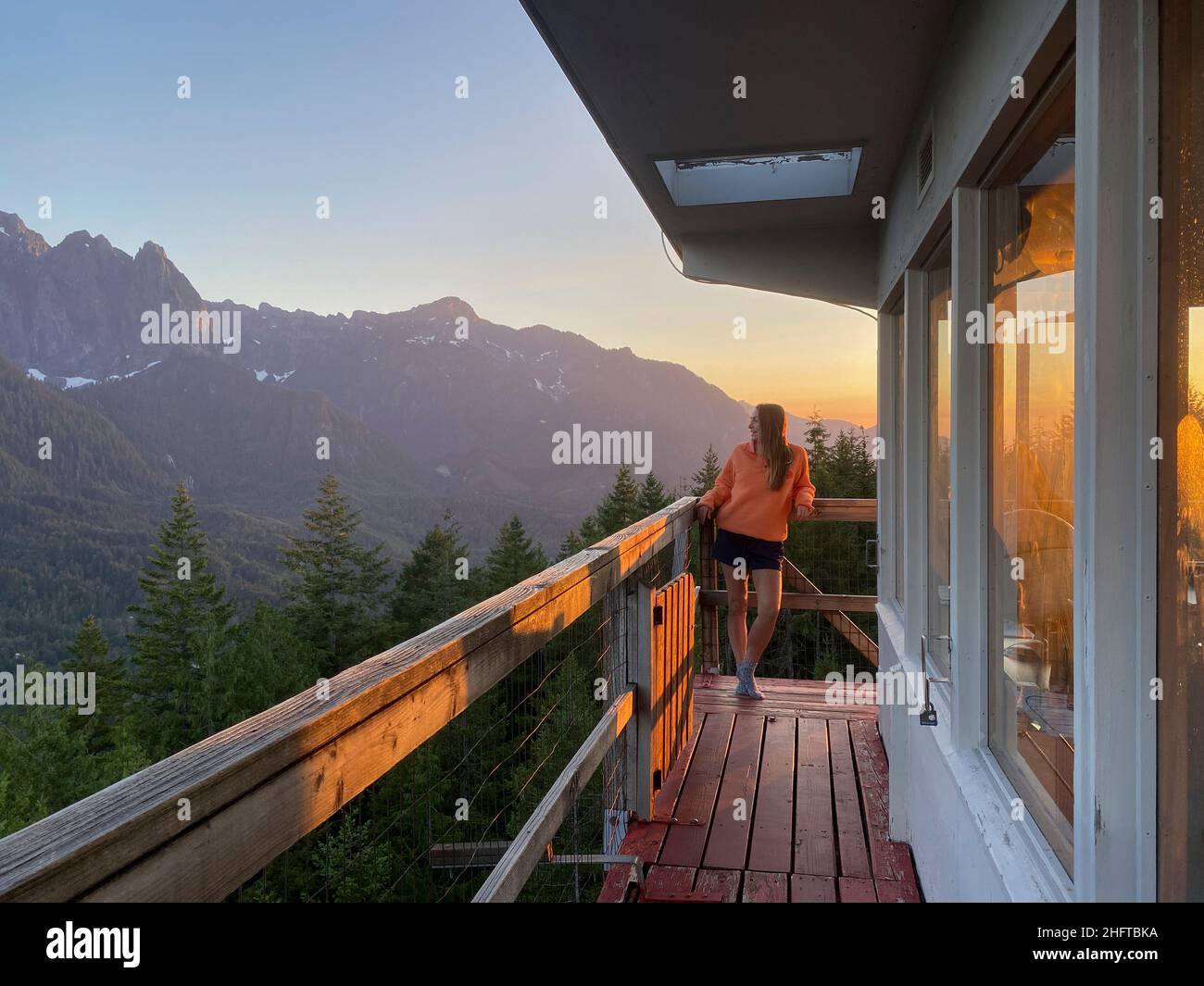 Old forest fire lookout tower hi-res stock photography and images - Alamy