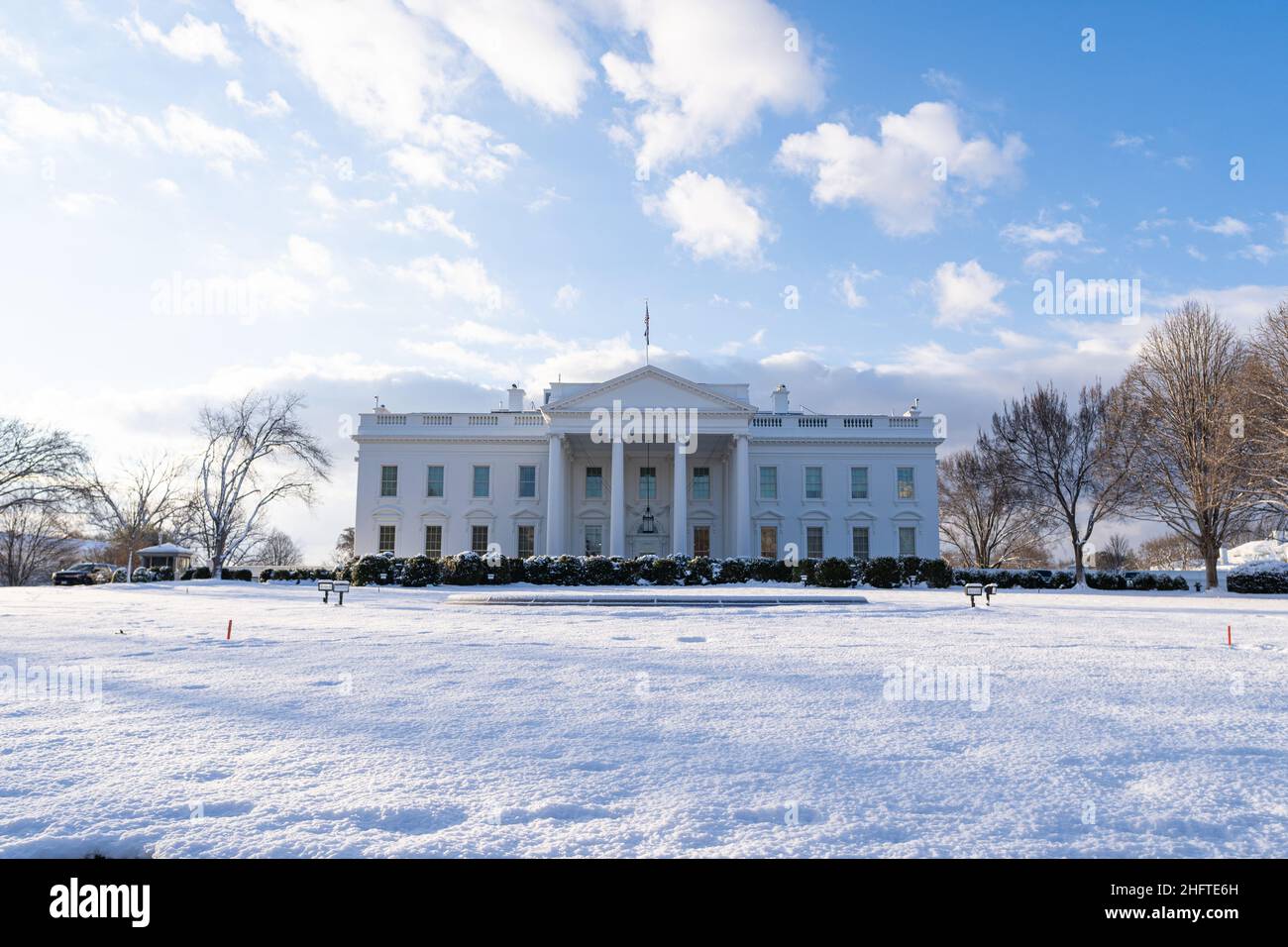 The White House Covered In Snow Stock Photo - Alamy