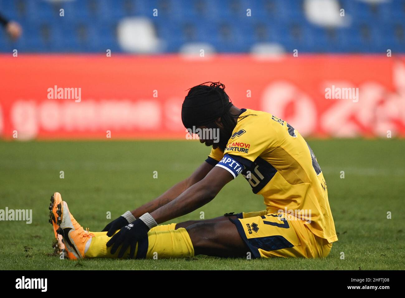 Sport football head down hi-res stock photography and images - Alamy