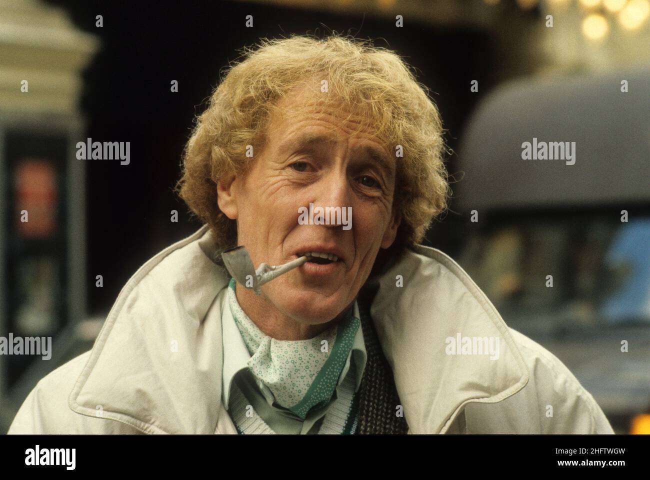 Celebrity smoking pipe hi-res stock photography and images - Alamy