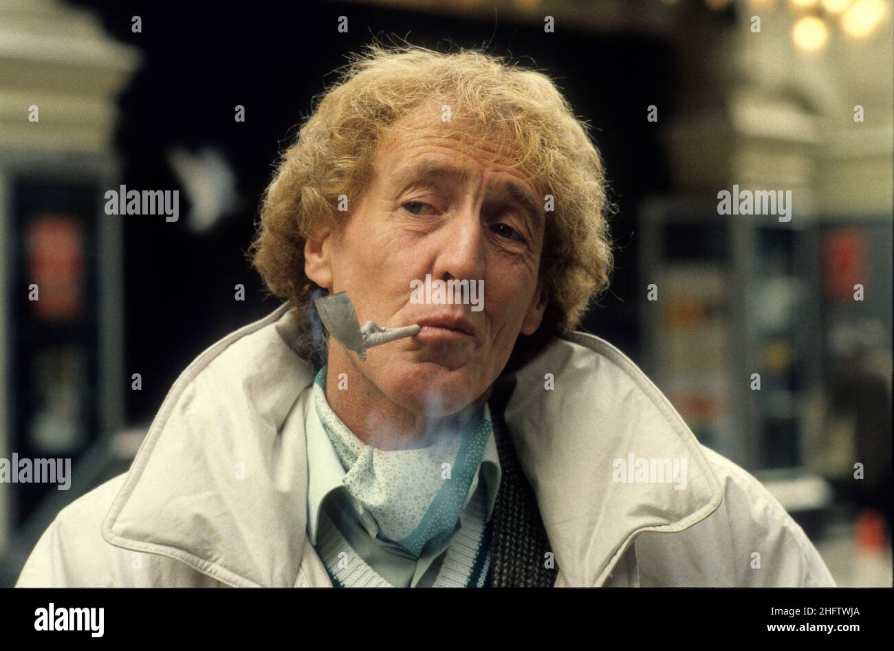 Actor Rod Hull smoking clay pipe in London 1987 Stock Photo - Alamy