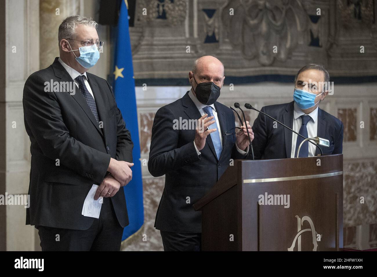 Giro de mario hi-res stock photography and images - Alamy