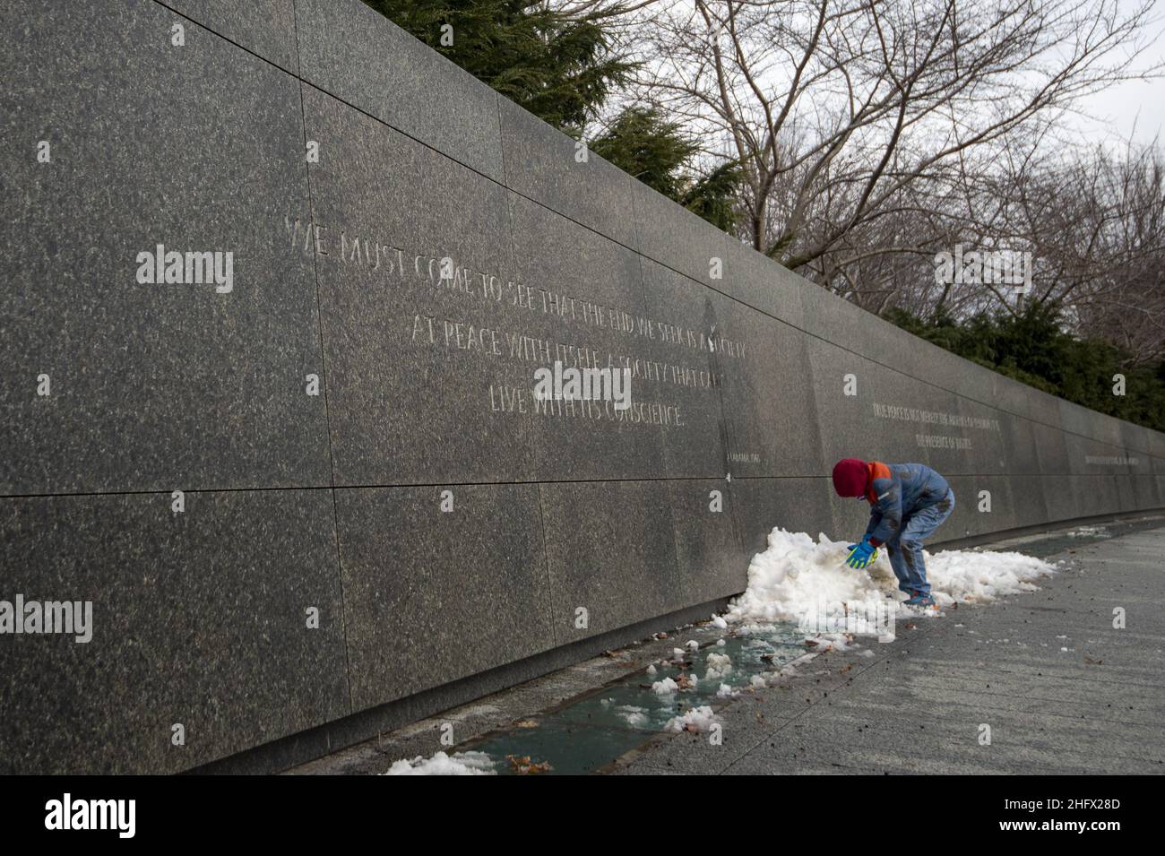 Washington, United States. 17th Jan, 2022. A young boy makes snowballs ...