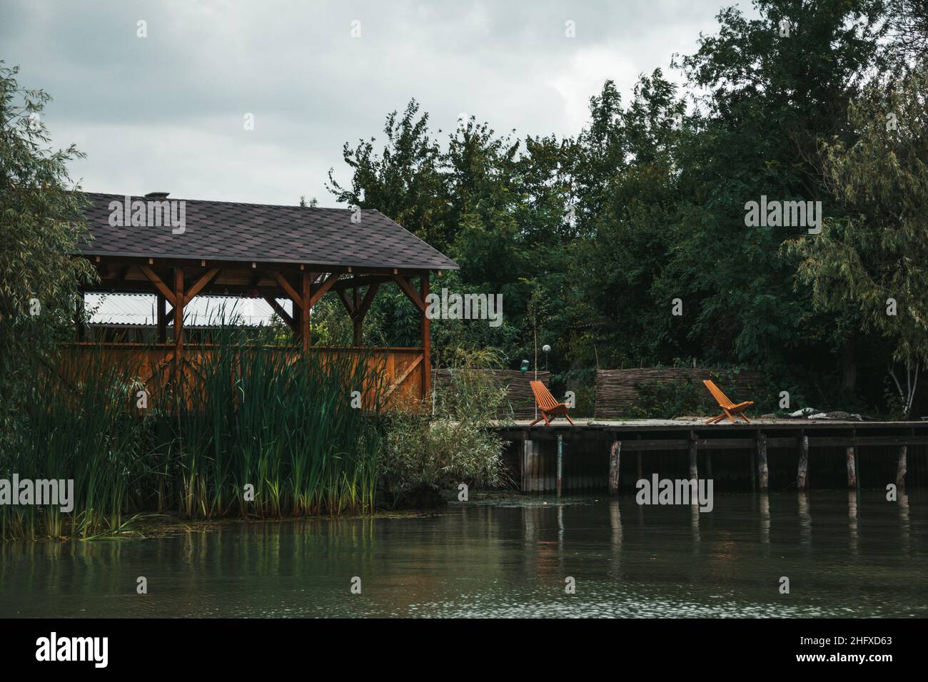 Pier with seating hi-res stock photography and images - Alamy