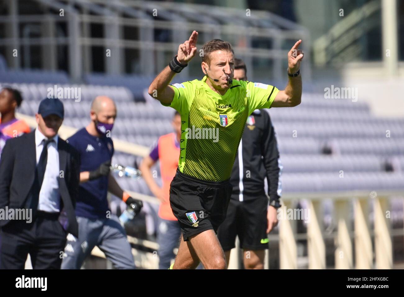 Assistant referees in soccer hi-res stock photography and images - Alamy