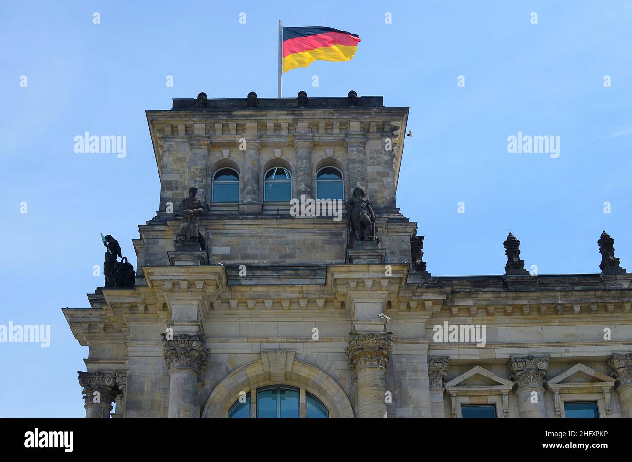 Sculpture reichstag hi-res stock photography and images - Alamy