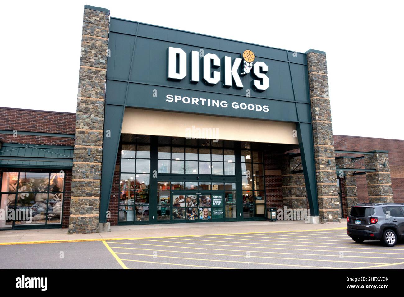 Dicks sporting goods hi-res stock photography and images - Alamy