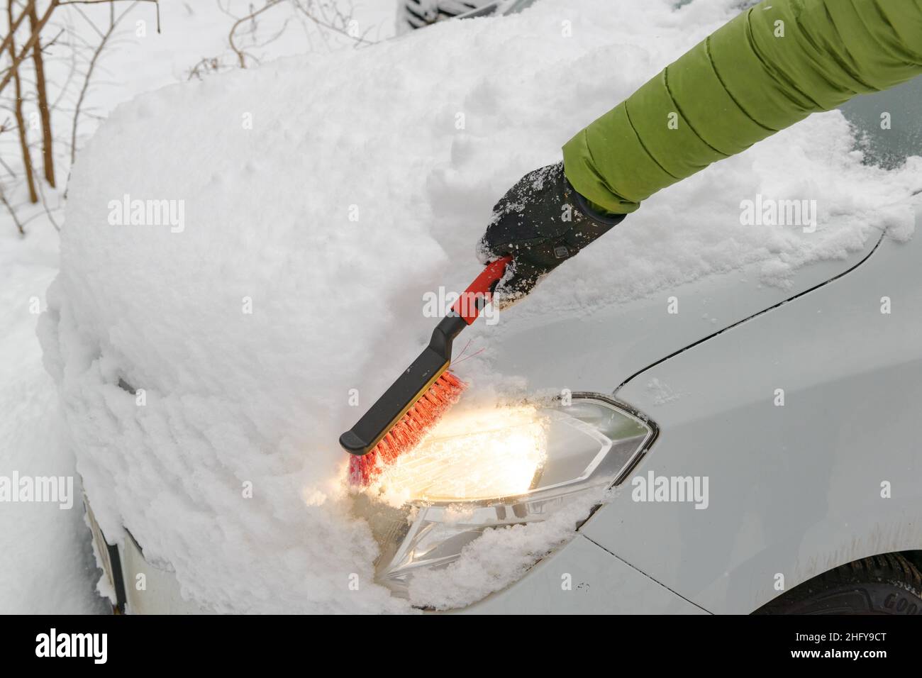 Heavy snow car man hi-res stock photography and images - Alamy