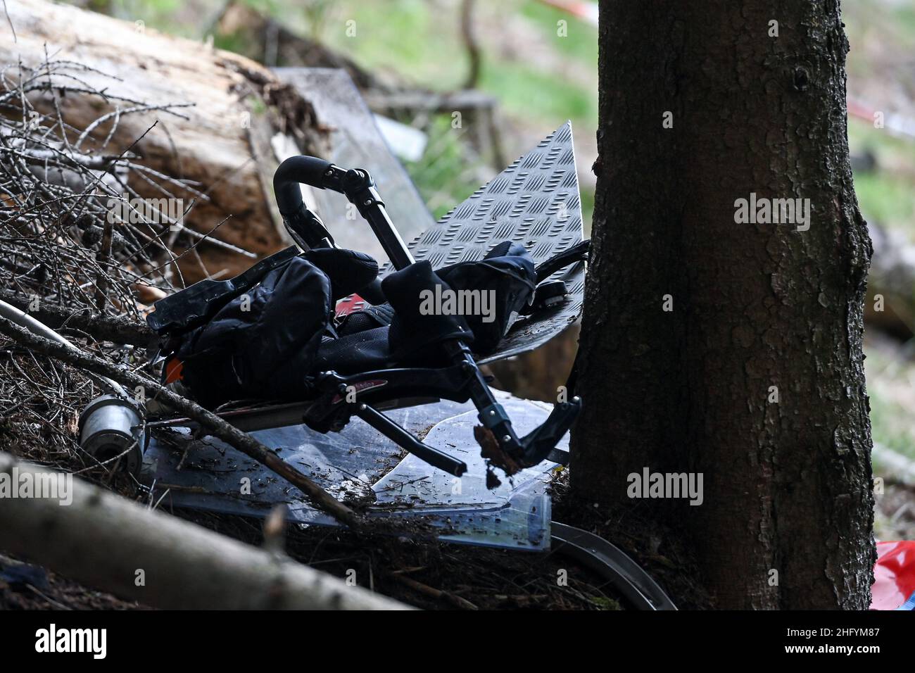 Incidente in funivia hi-res stock photography and images - Alamy