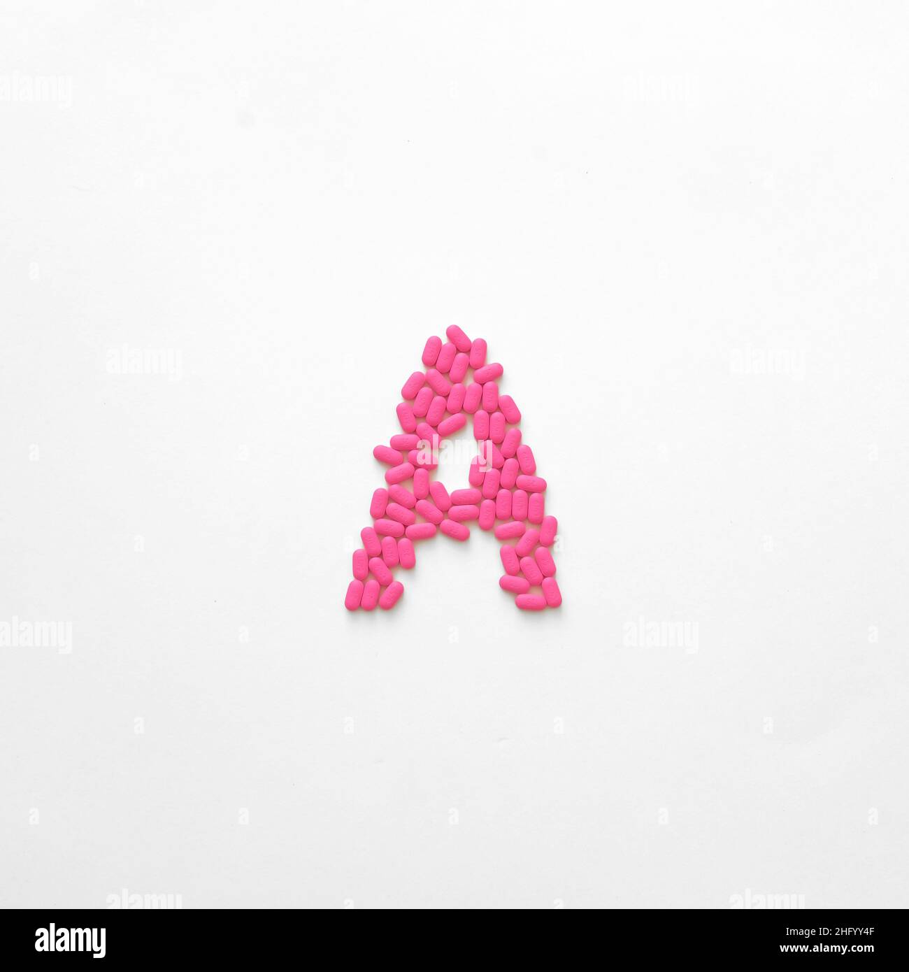 Diphenhydramine Hydrochloride pills with imprint 25 L479 on a white ...