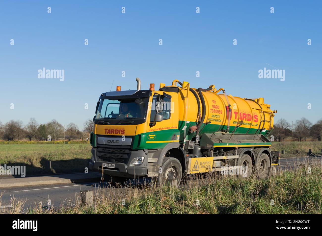 waste management portable toilet TARDIS HIRE Septic tank, truck en ...