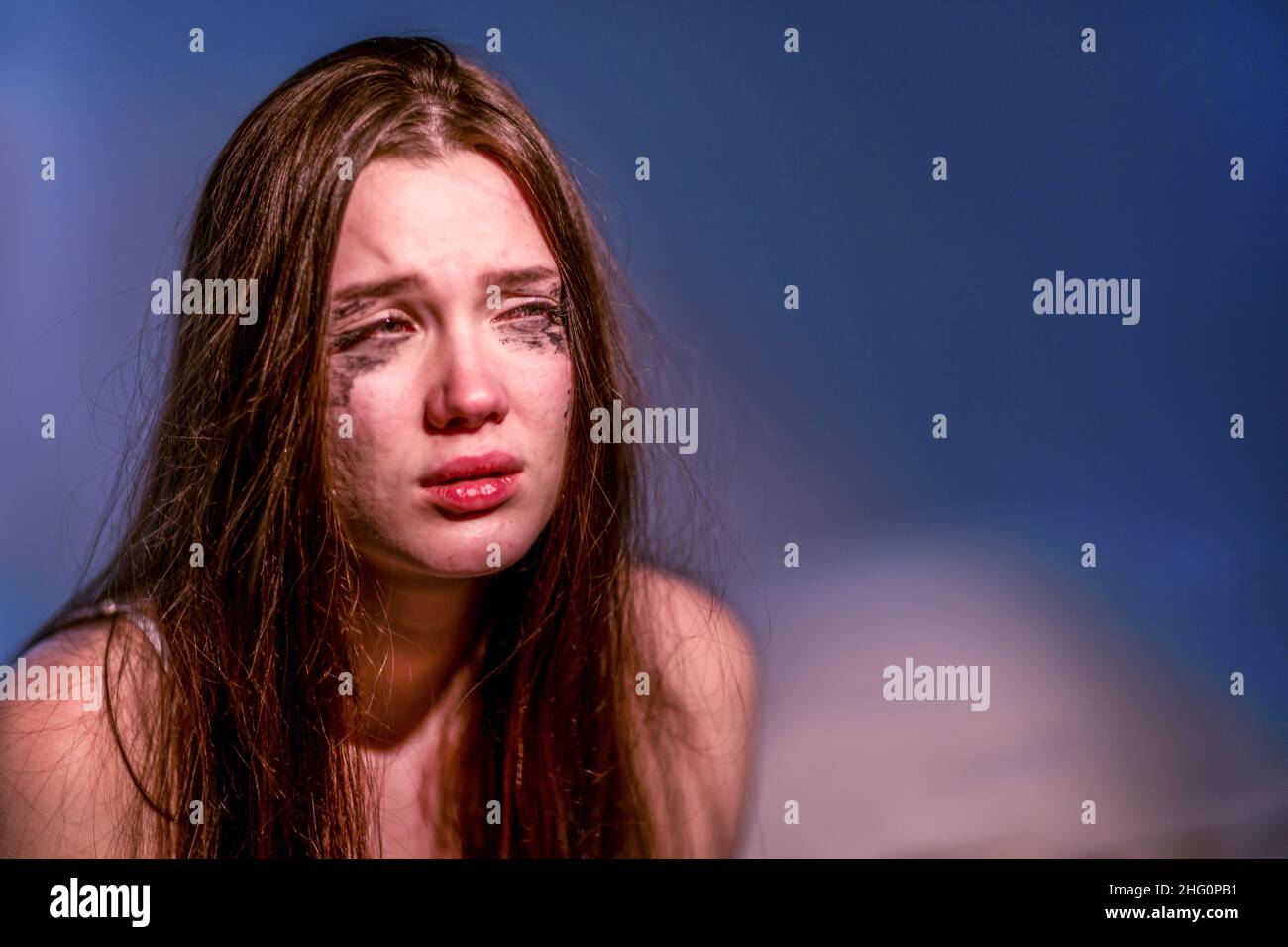Sad crying hi-res stock photography and images - Alamy