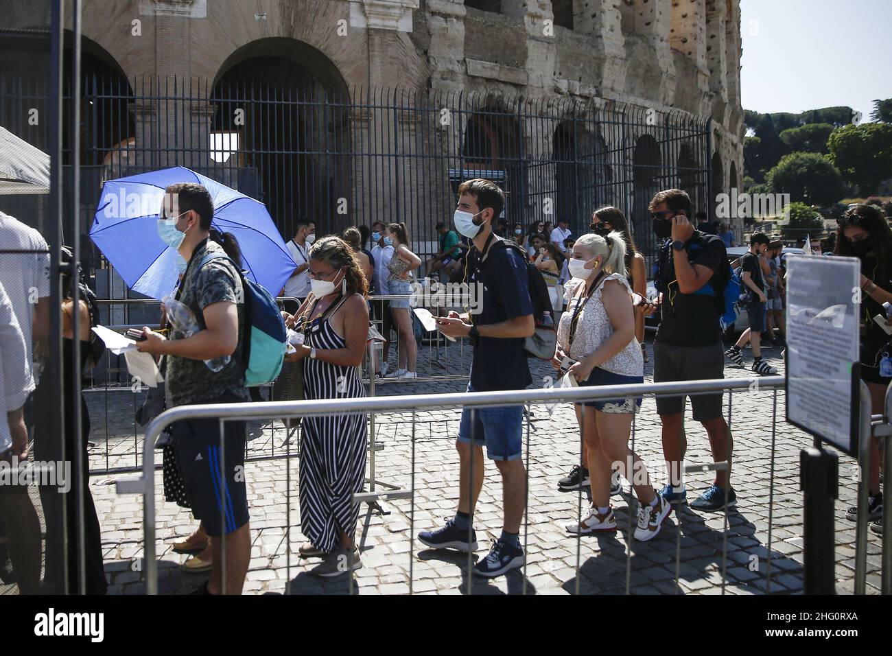 Il colosseo di roma hi-res stock photography and images - Alamy
