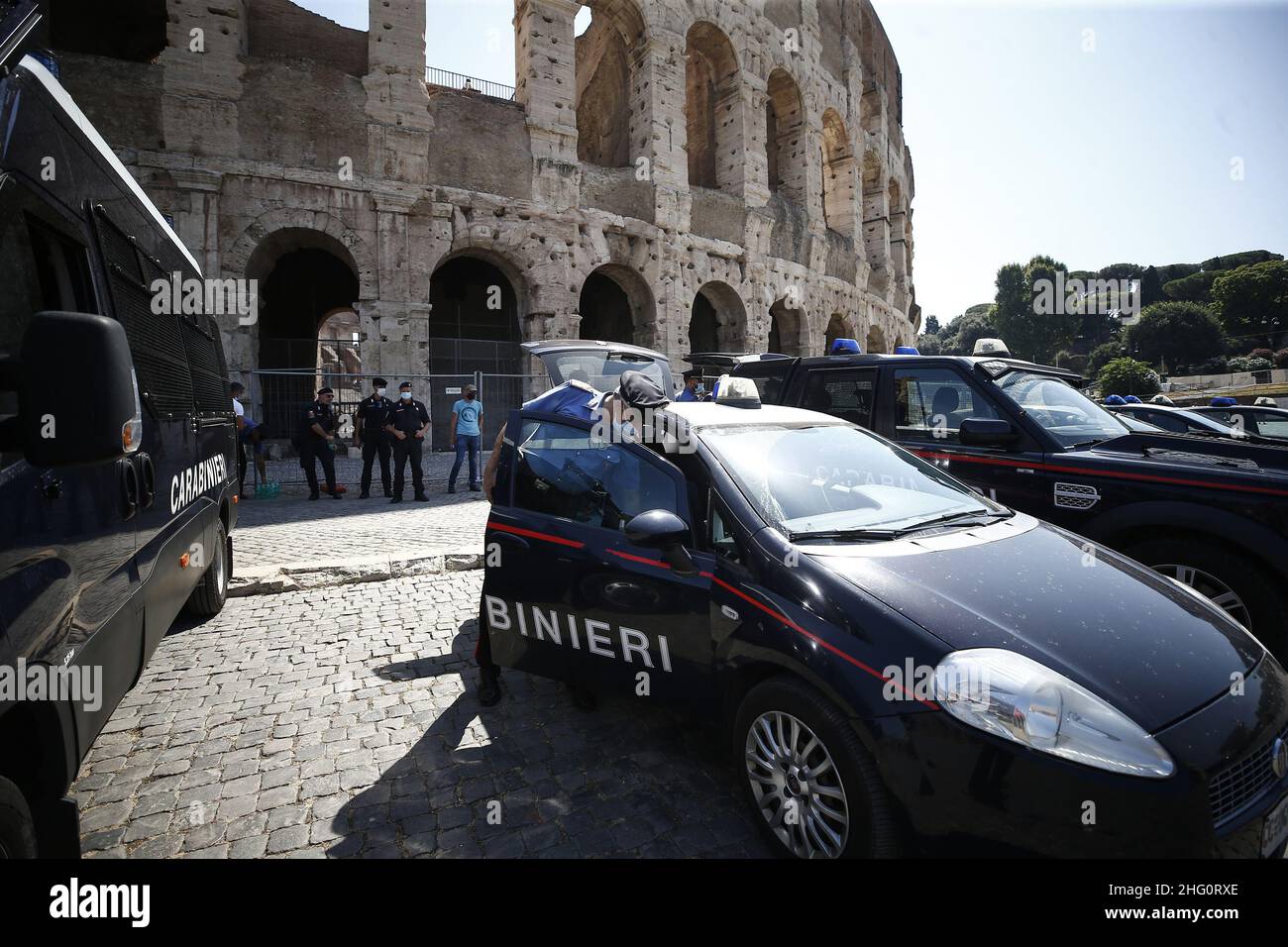 Il colosseo di roma hi-res stock photography and images - Alamy