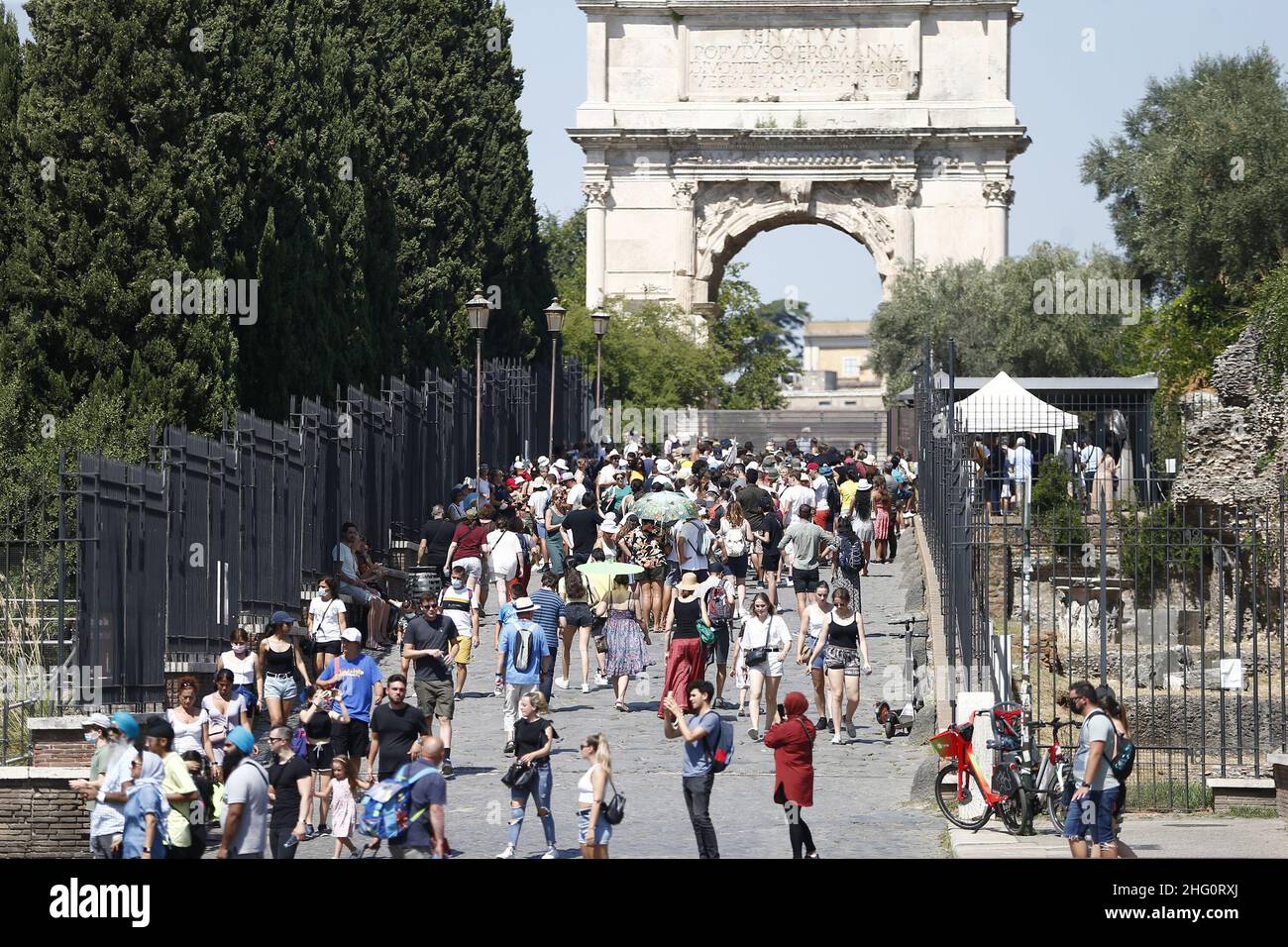 Il colosseo di roma hi-res stock photography and images - Alamy