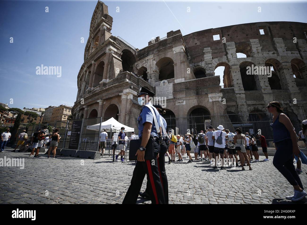 Il colosseo di roma hi-res stock photography and images - Alamy
