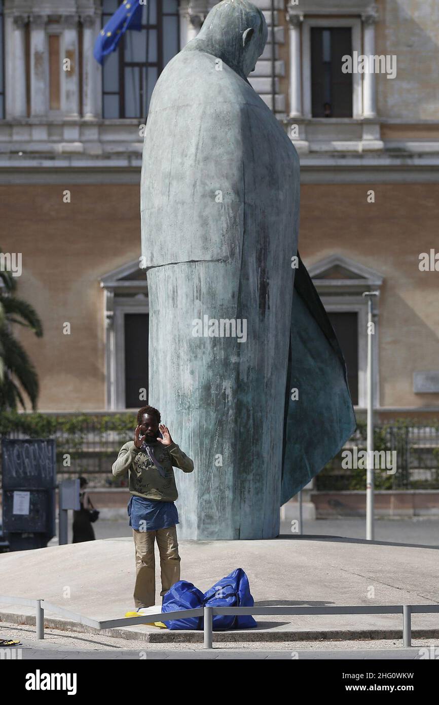 Facing mecca hi-res stock photography and images - Alamy