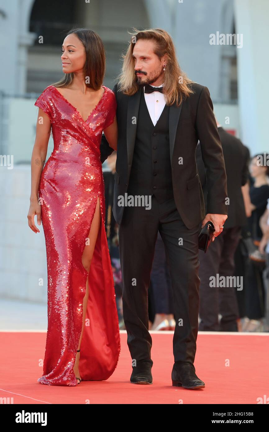 Zoe saldana 2021 hi-res stock photography and images - Alamy