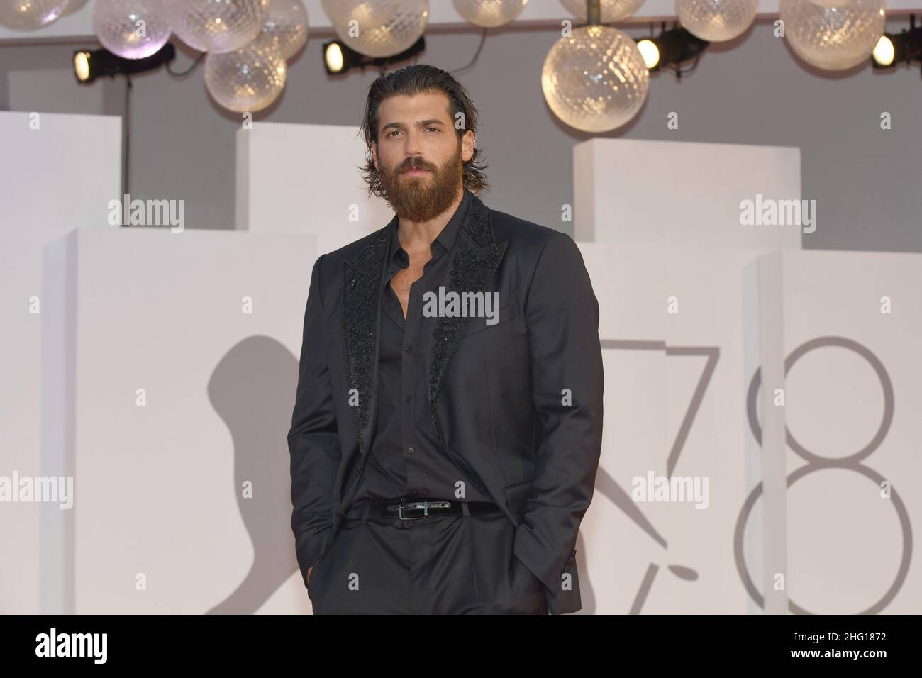 Can yaman red carpet hi-res stock photography and images - Alamy