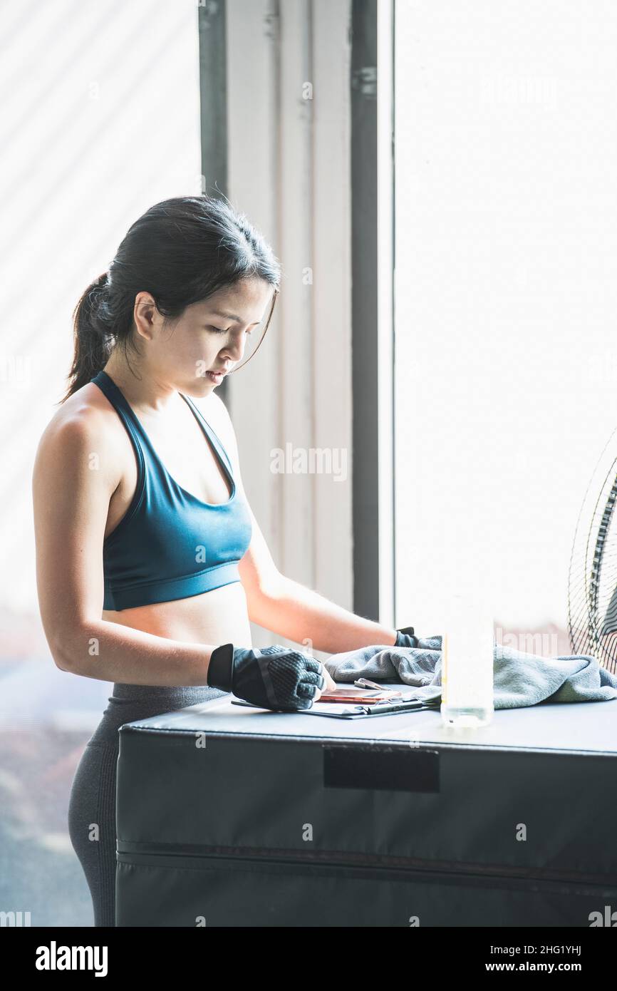 Gym progress hi-res stock photography and images - Alamy