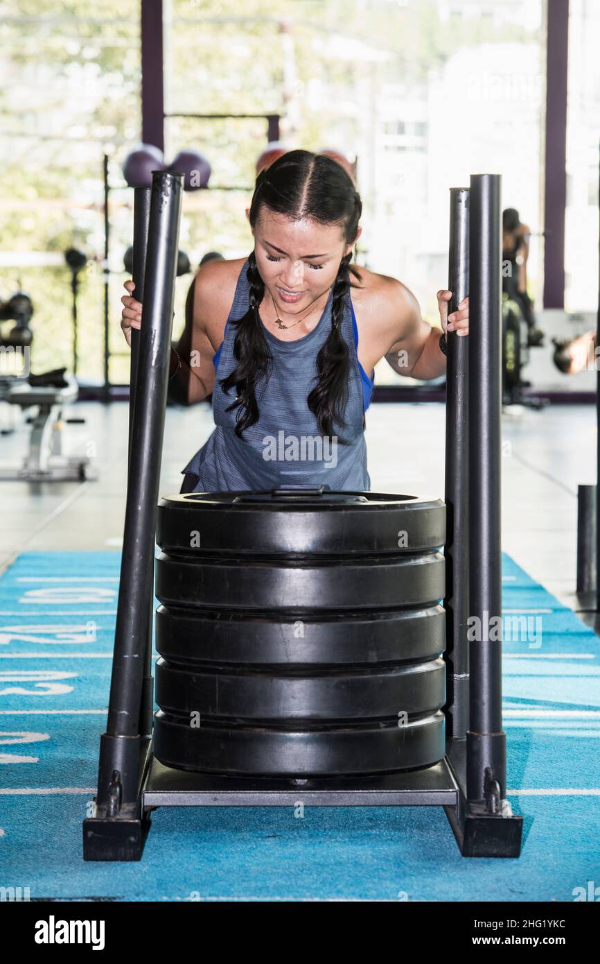 Woman struggle gym hi-res stock photography and images - Alamy