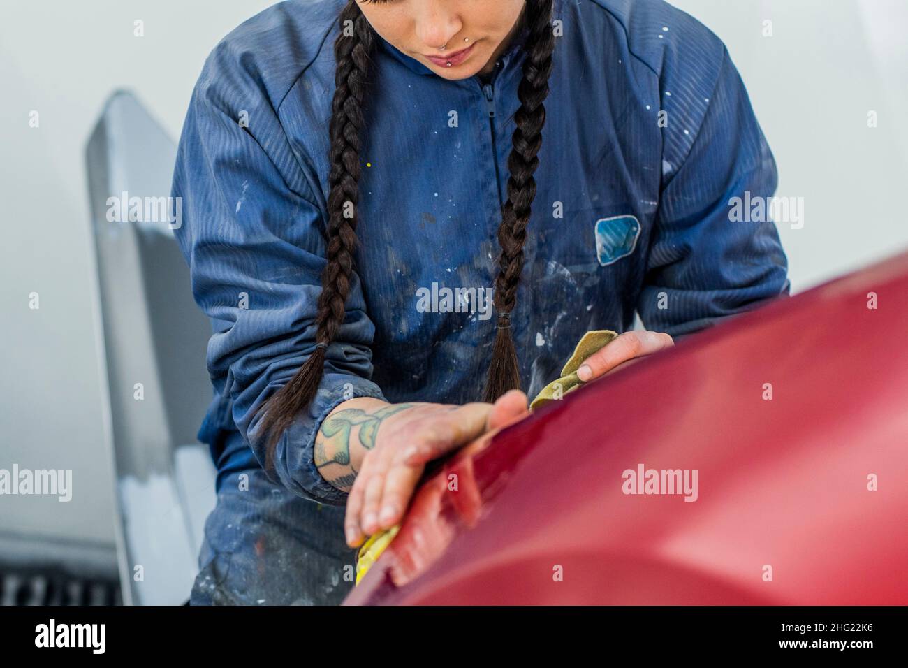 Red collar worker hi-res stock photography and images - Alamy