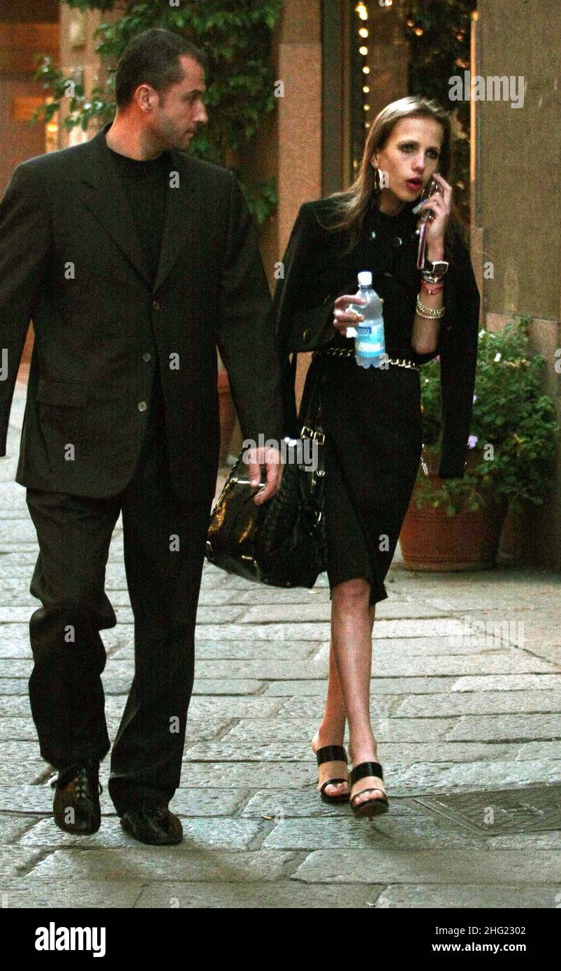 Black dress bodyguard hi-res stock photography and images - Alamy