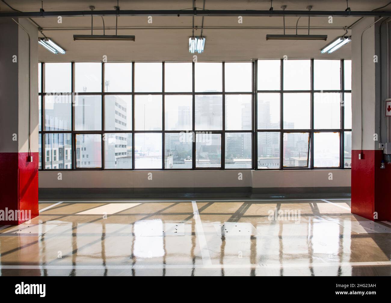 Empty parking garage hi-res stock photography and images - Alamy