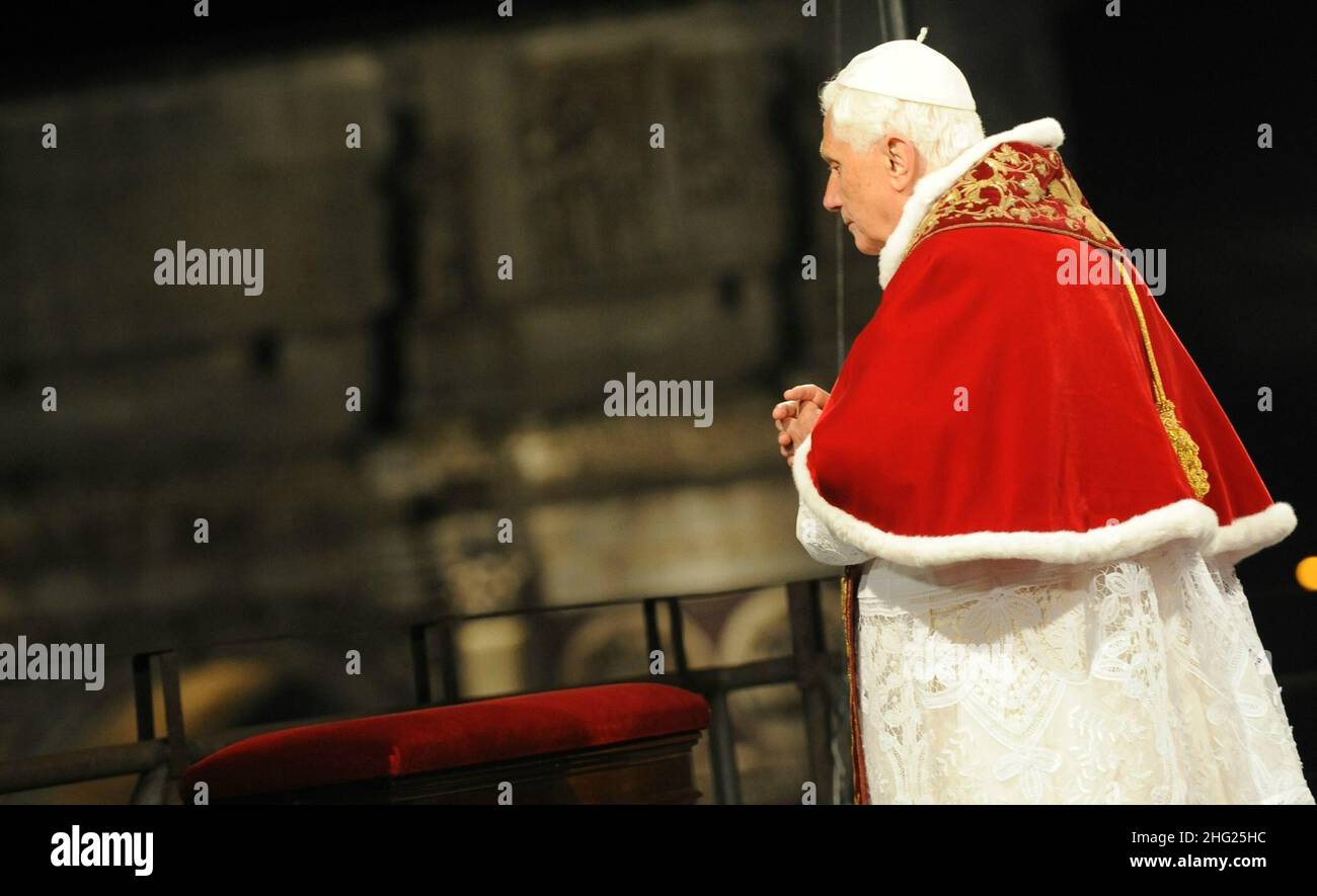 Pope Benedict XVI celebrates the Via Crucis (Way of the Cross ...