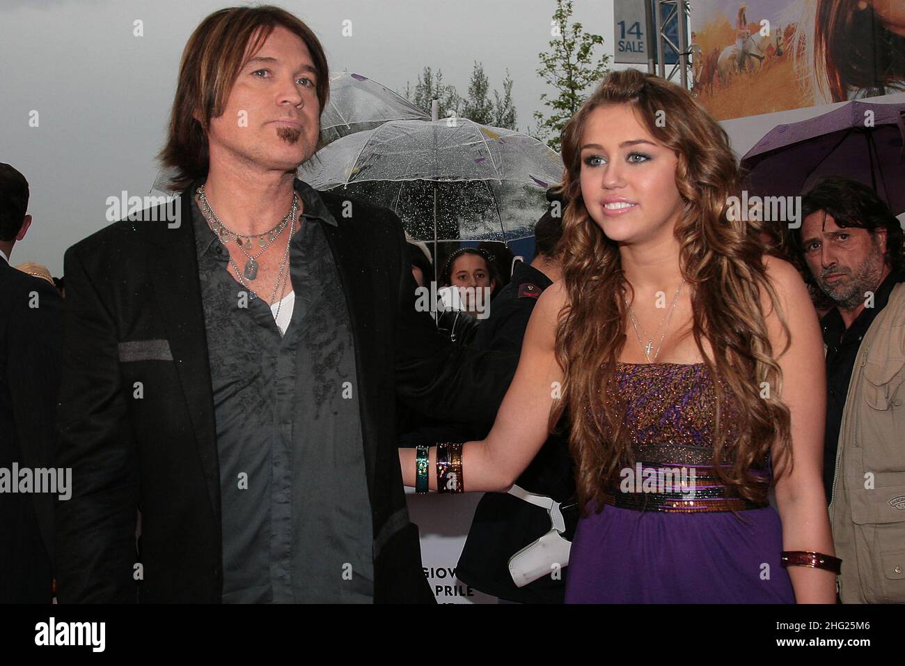 Hannah montana miley cyrus premiere hi-res stock photography and images ...