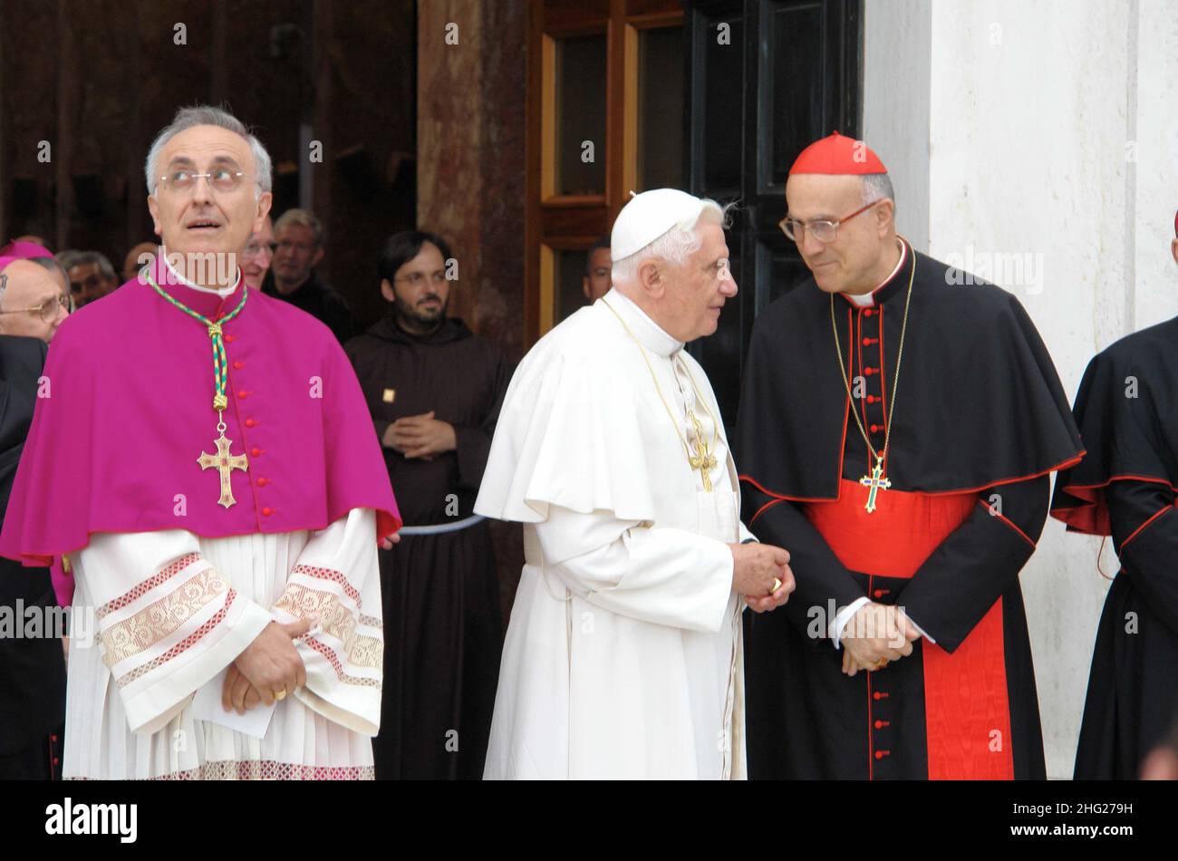 Pope Benedict XVI visits the Shrine of Padre Pio in San Giovanni ...